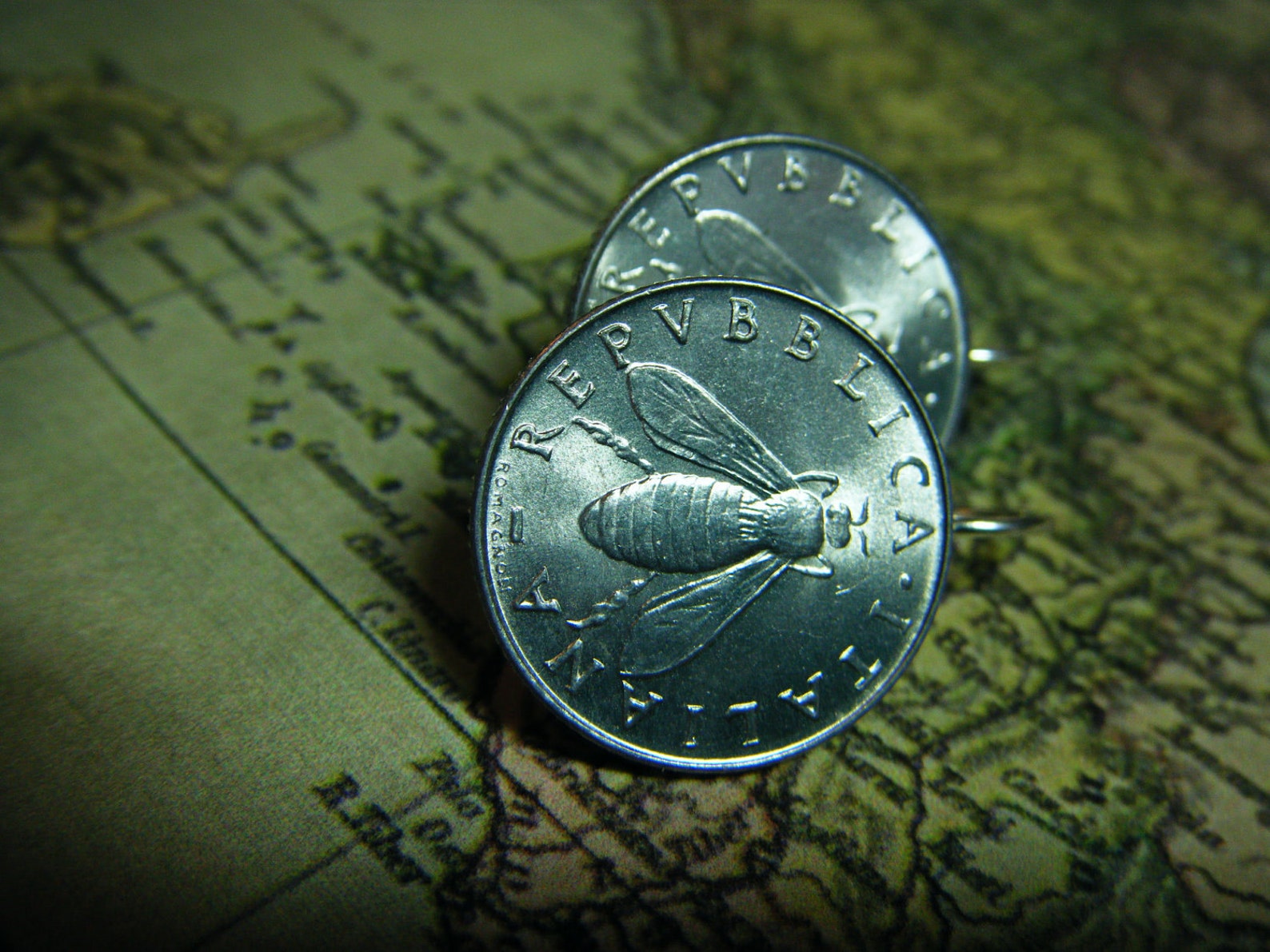 Italian Lire Silver Bee Coin Earrings - Etsy