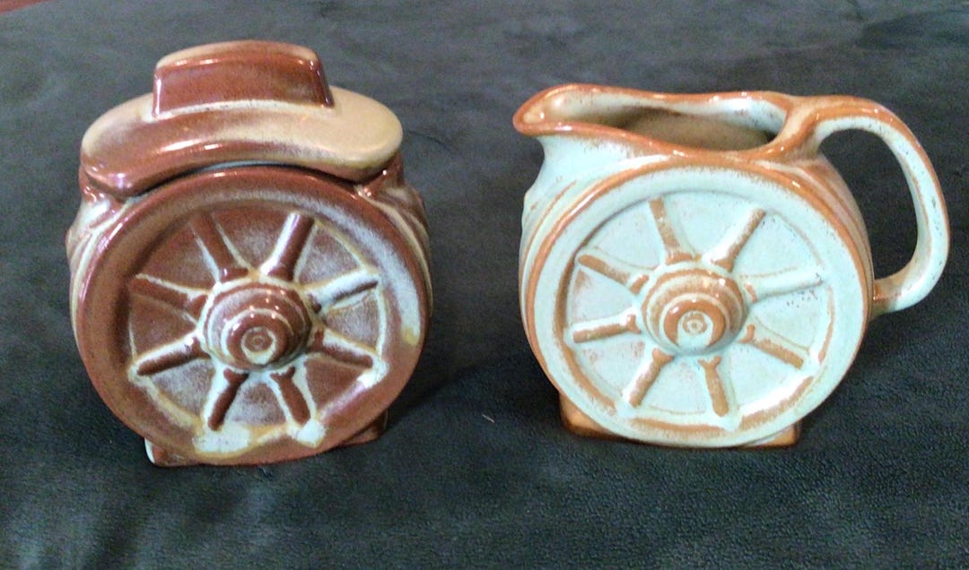 Frankoma Prairie Green Wagon Wheel Cream and Sugar. Stand 4 1/2” and 5 ...