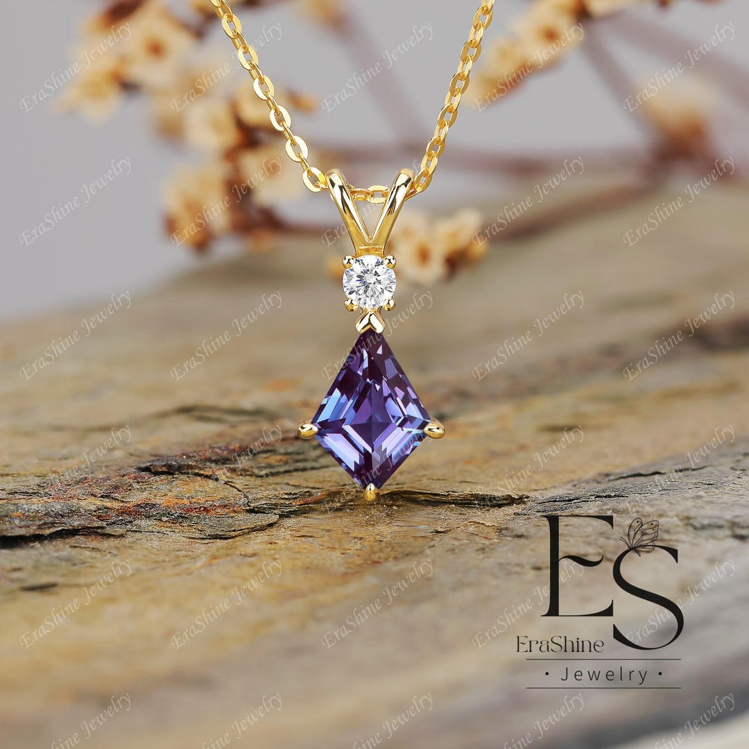Pendant With Chain 18K Yellow Gold Kite Cut Alexandrite Pendant ...