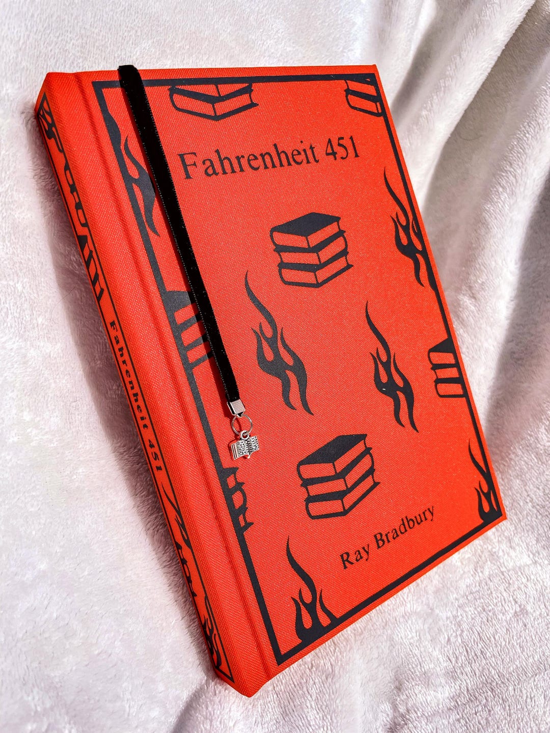 Fahrenheit 451 - Special Edition Rebind - Penguin Clothbound Classics ...