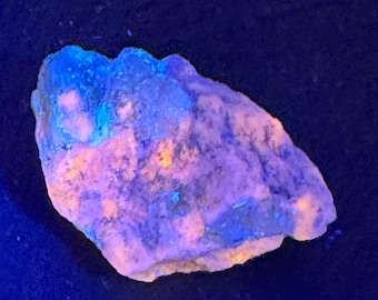 Hackmanite Uv's Fluorescent and Tenebrescence - Palm Stone Size ...
