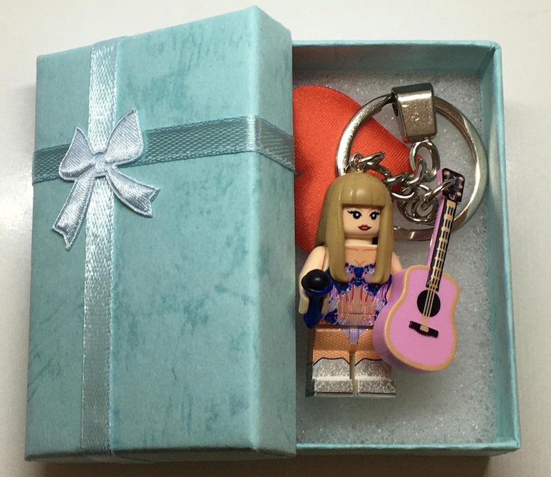 Taylor Pop Singer Musician Keychain & Present Box - Custom Handmade 3D ...