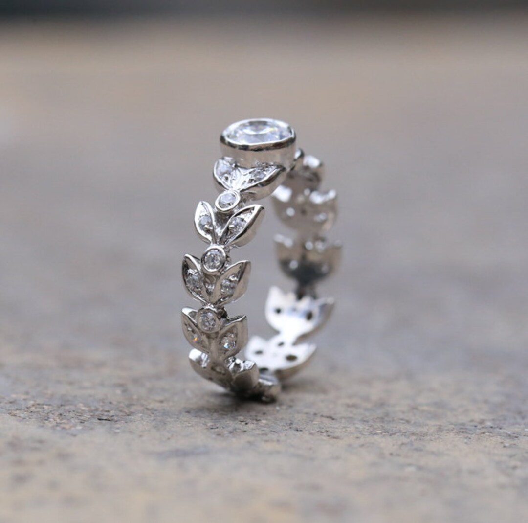 14k White Gold Wreath Ring. Engagement Ring With Leaves. Round White ...