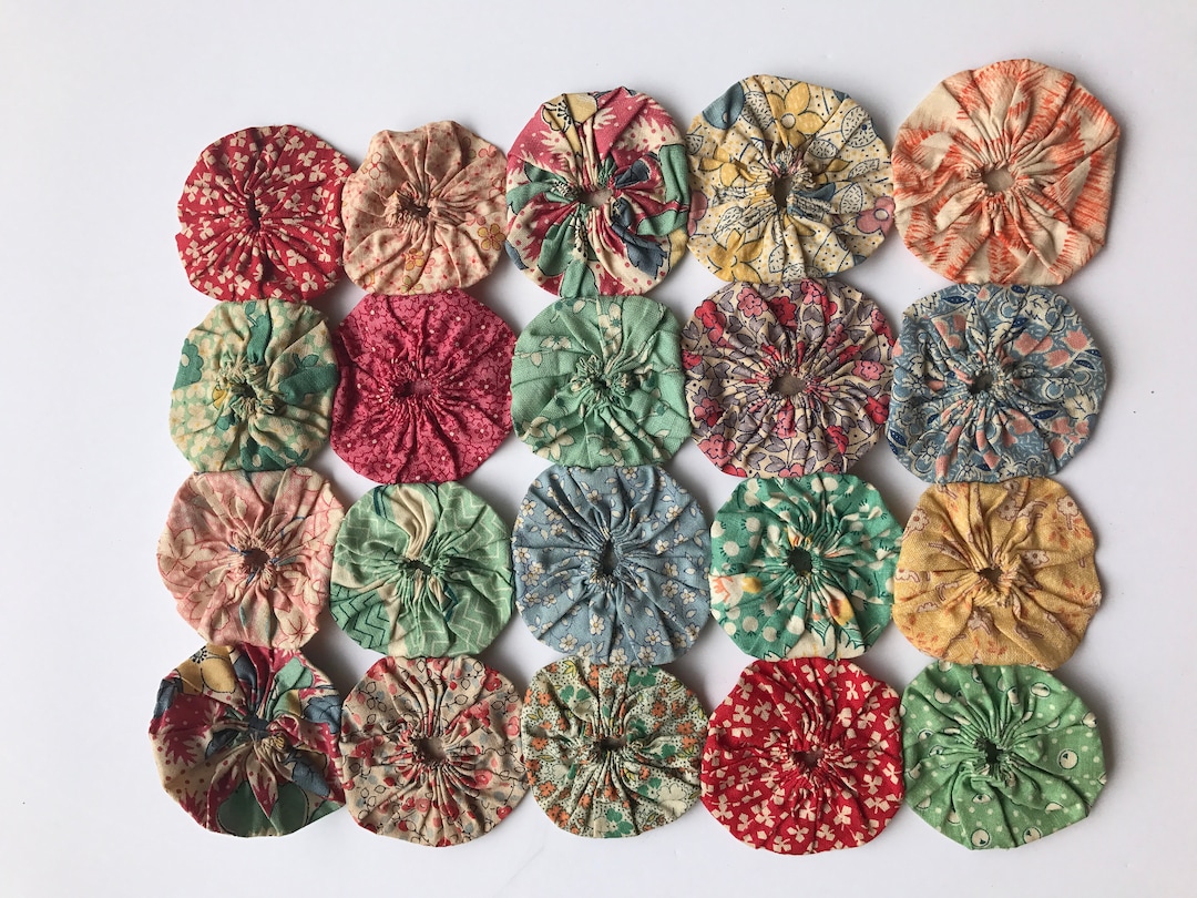 Charming Little Vintage Yo Yo Hand Sewn Table Runner - Etsy