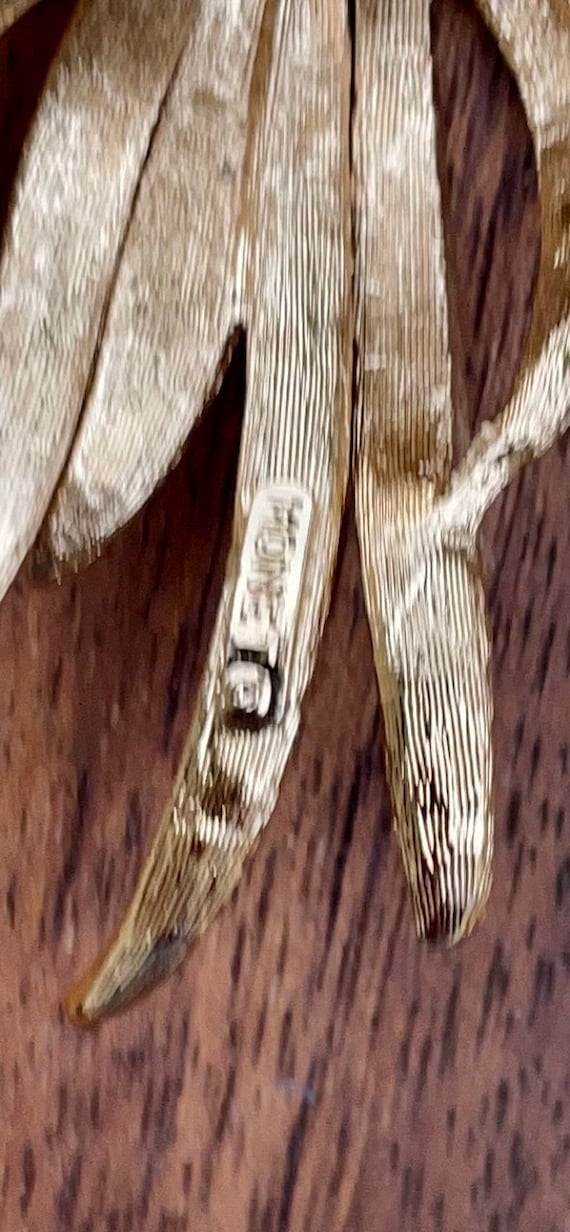 Beautiful vintage signed Monet pin - Gem