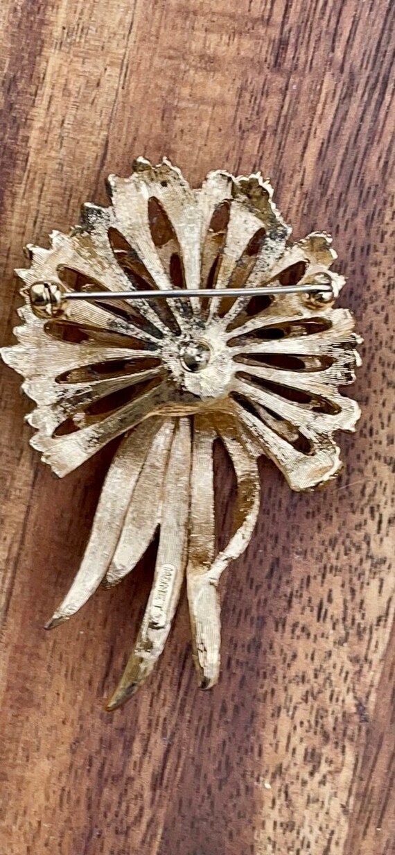 Beautiful vintage signed Monet pin - Gem