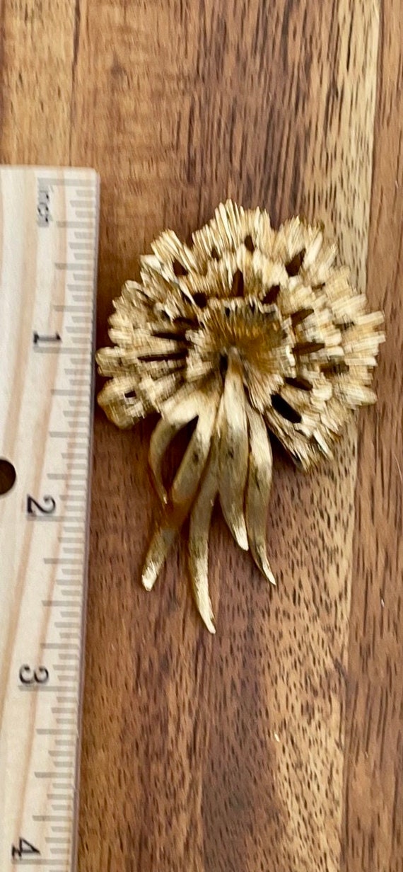 Beautiful vintage signed Monet pin - Gem