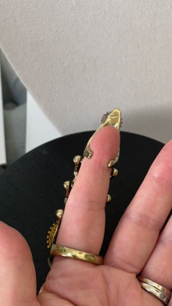The most unusual ring I have ever seen - full finger … - Gem