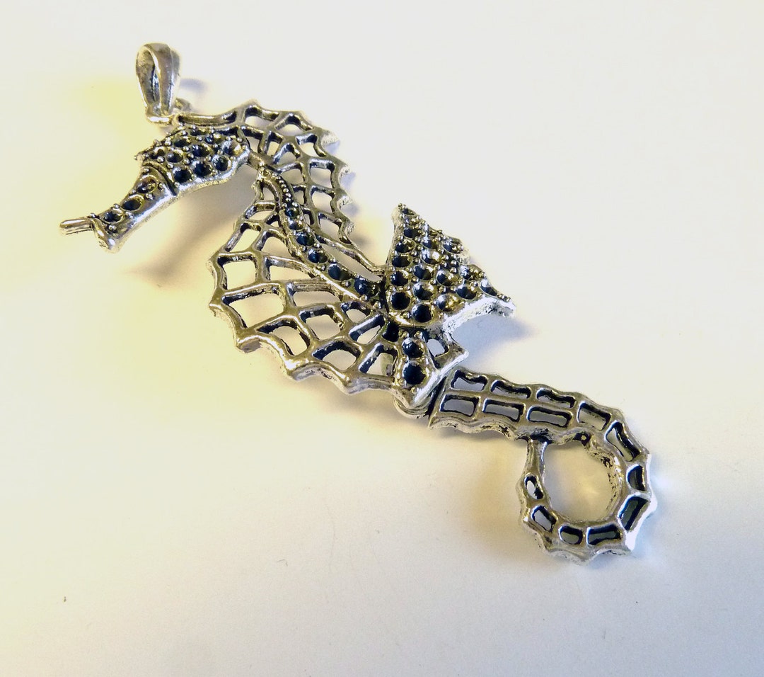 Large Silver Sea Horses Pendent - Etsy