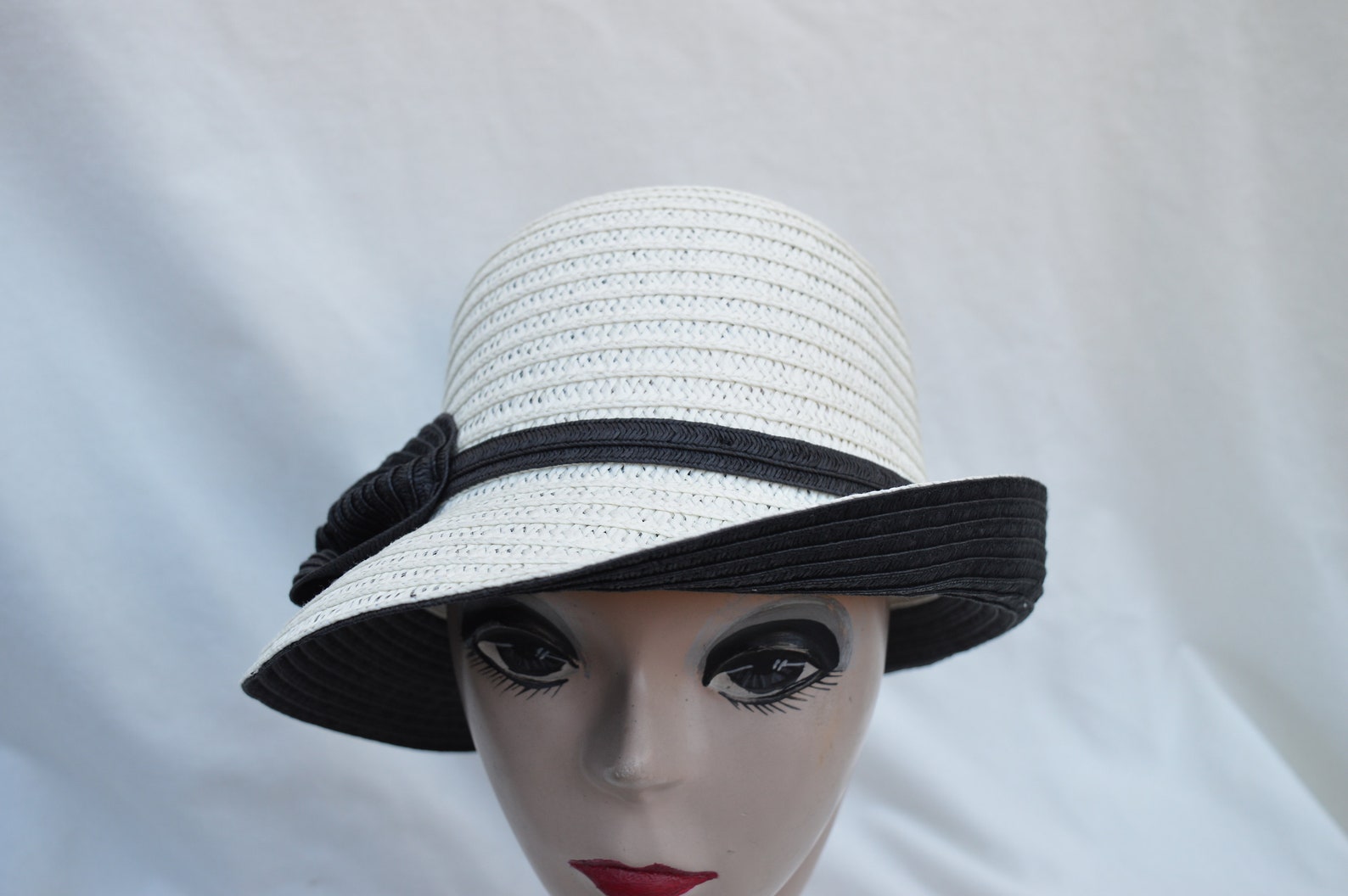 Ivory/black Cloche Hat With Bow / Vintage Inspired Downton - Etsy