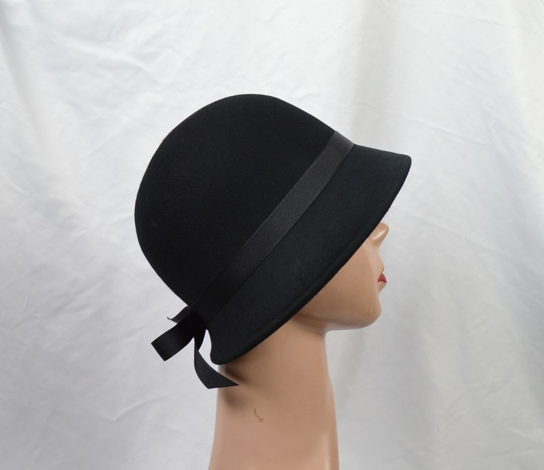 Black Wool Felt Cloche Hat: 1920s Flapper Style With Grosgrain Ribbon ...