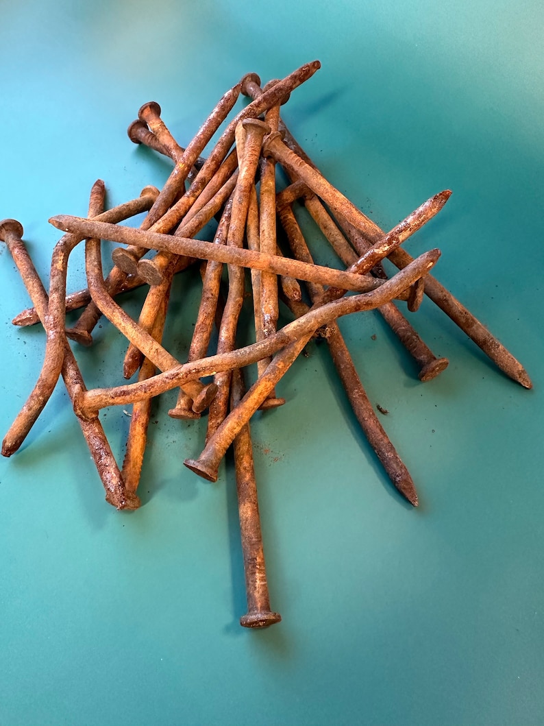Large, Rusty Bent Nails Various Sizes and Shapes, 8 Ounces, Craft ...