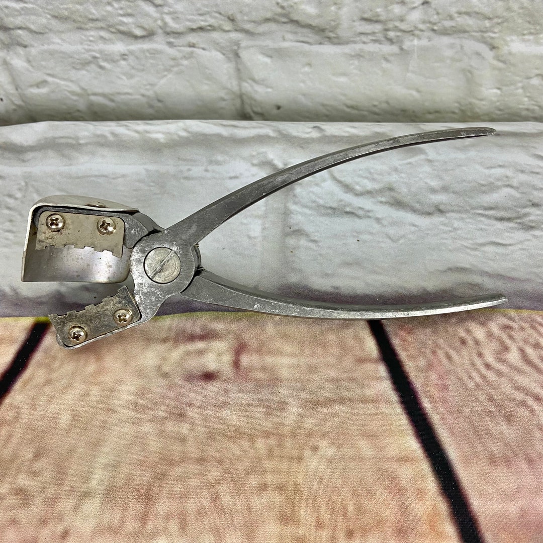 Vintage NUT CRACKER/SHELLER York Texan Metal Pliers Kitchen Accessory ...