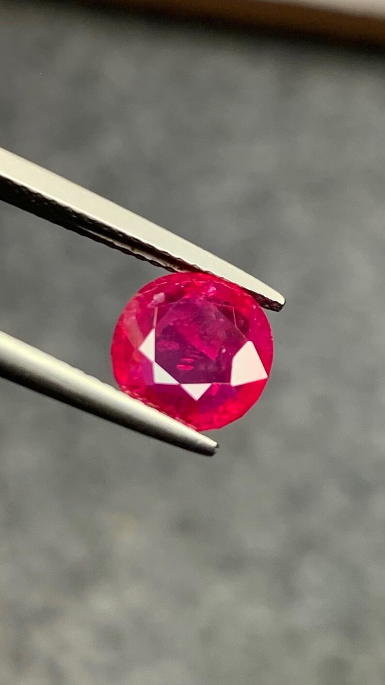 3.16 Karat GIA-zertifizierter roter Rubin Edelstein, Ovalschliff ...