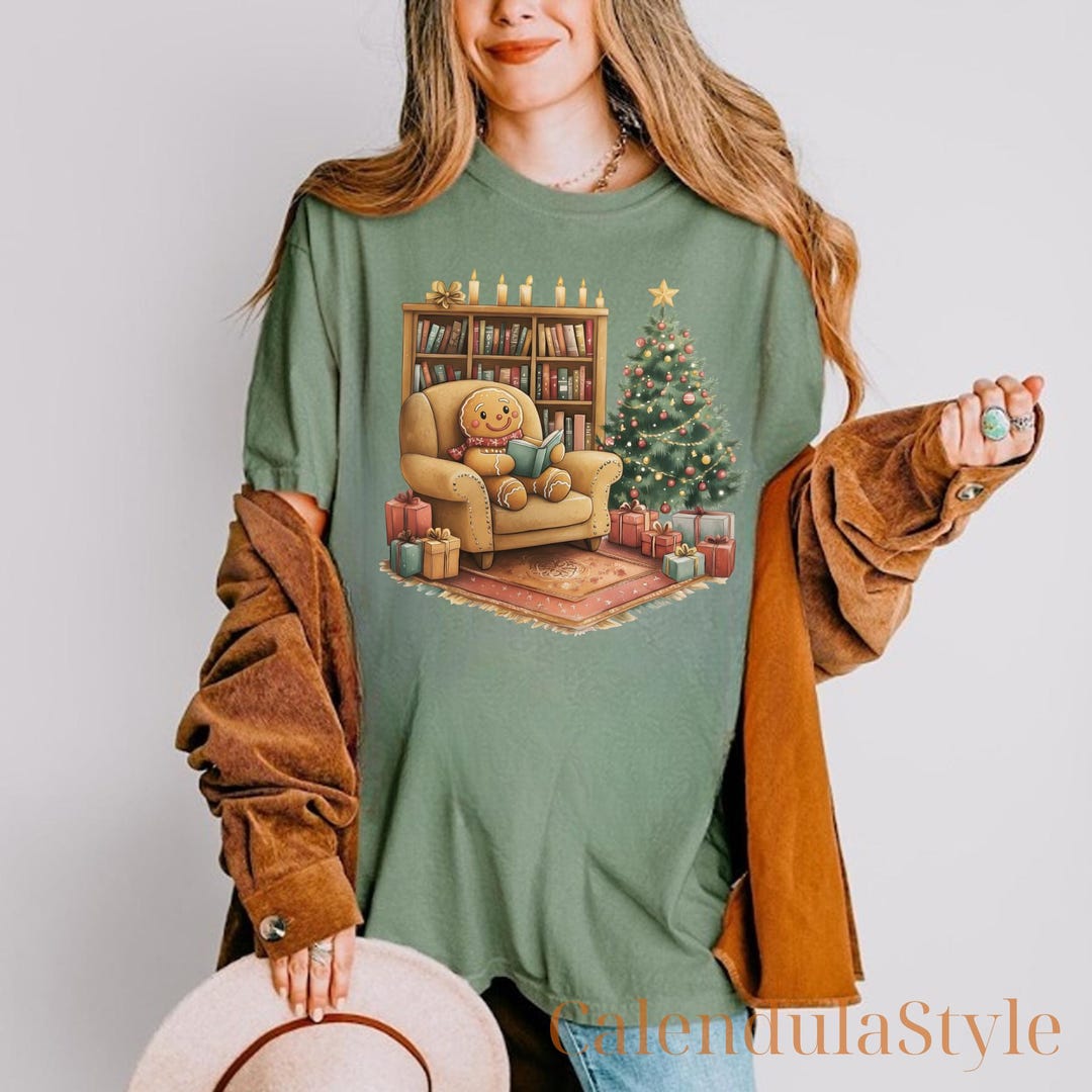 Librarian Gingerbread Man Christmas Tee, Gingerbread Reading Books ...