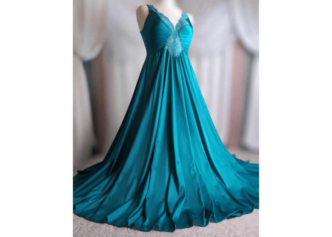XL Green Olga Nightgown Vintage Peignoir, Plunging Neckline W Lace Trim ...