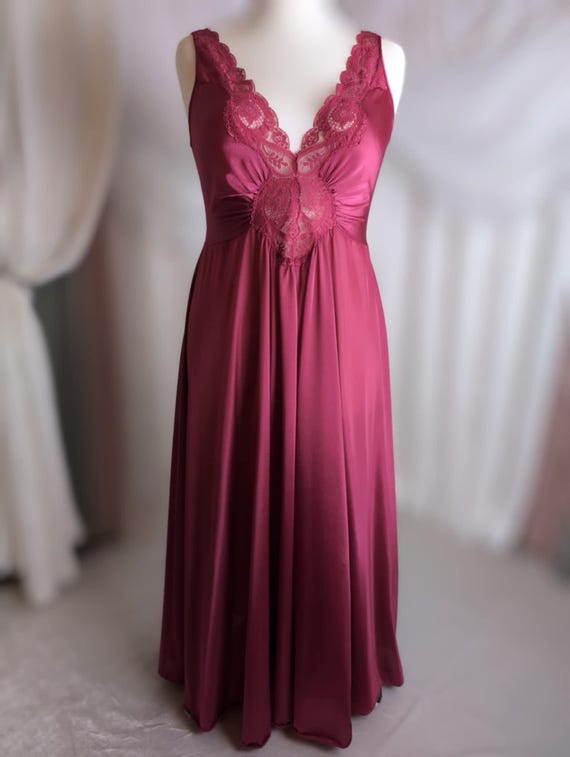 2XL Vintage Peignoir Set, Olga Nightgown Robe, Plus S… - Gem