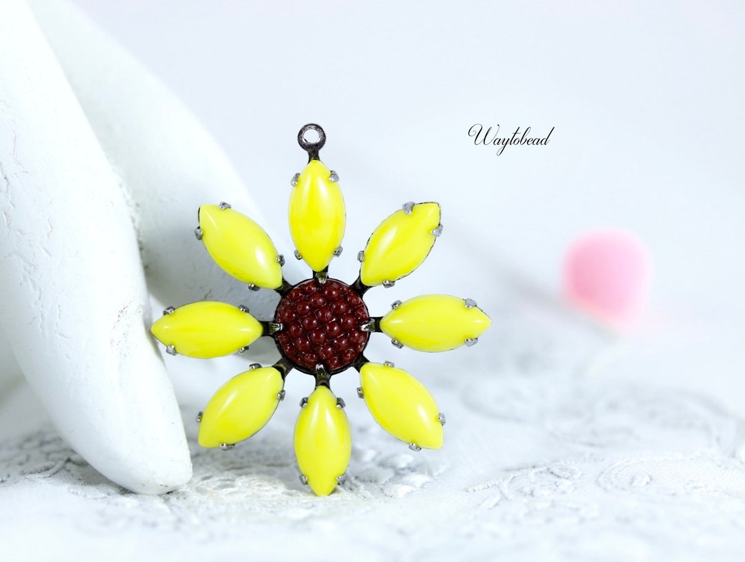 Rhinestone Daisy Flower Pendant Charm Vintage Set Stones Ox Antique ...