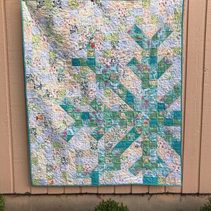 White and Blue Snowflake Quilt - Etsy