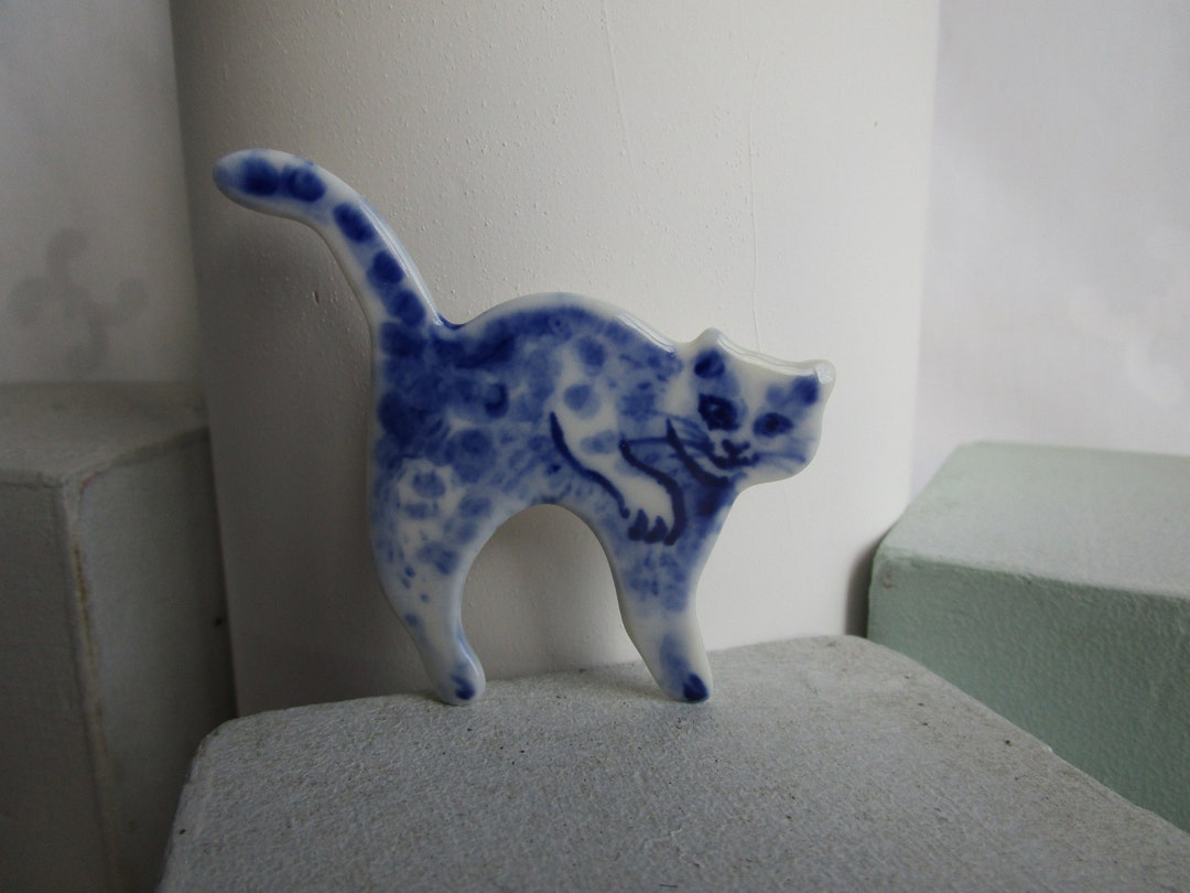 Handpainted Delft Porcelain Brooch - Cat - Etsy