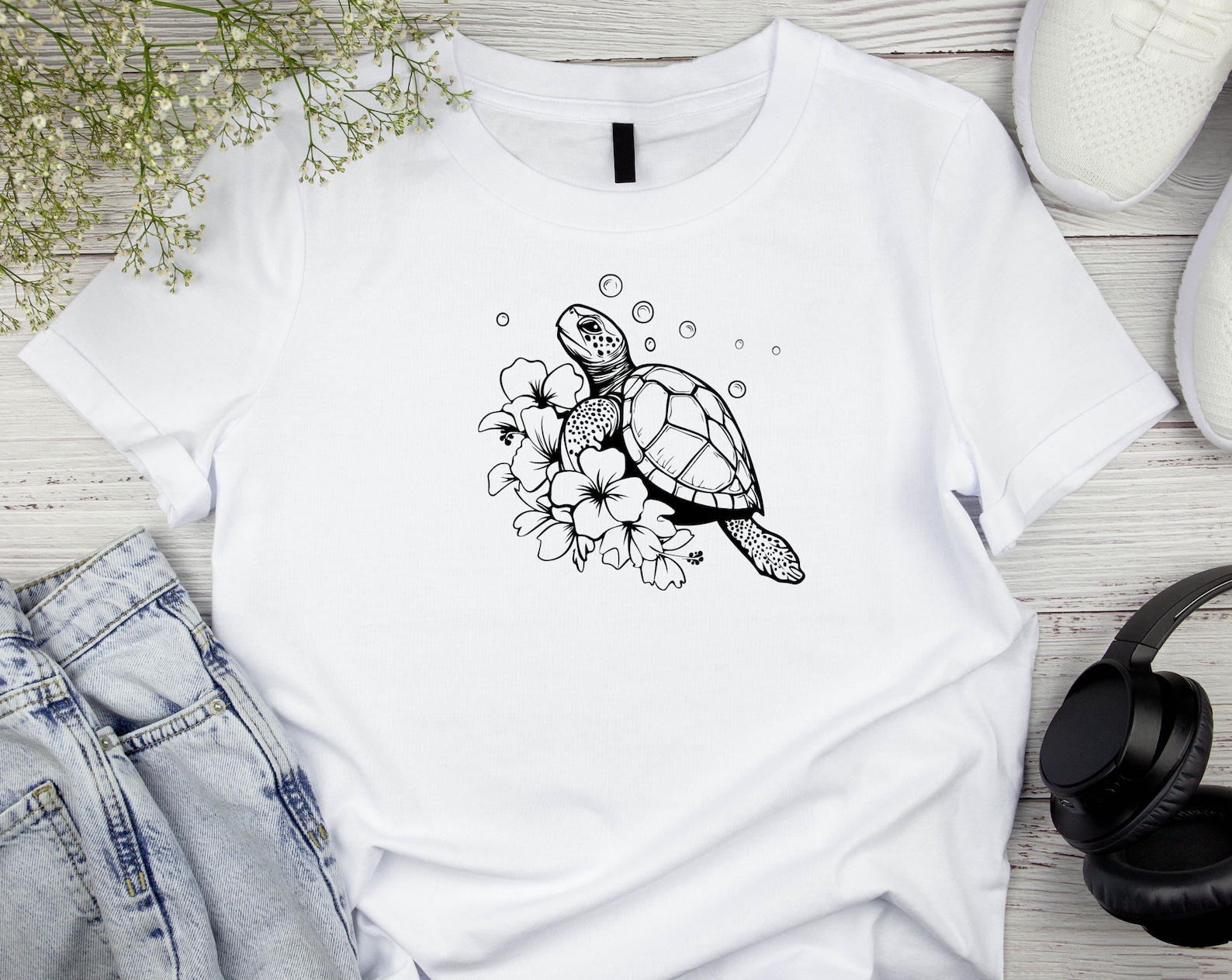 Sea Turtle SVG & PNG - Elegant Line Art for Crafting, T-shirts, and ...