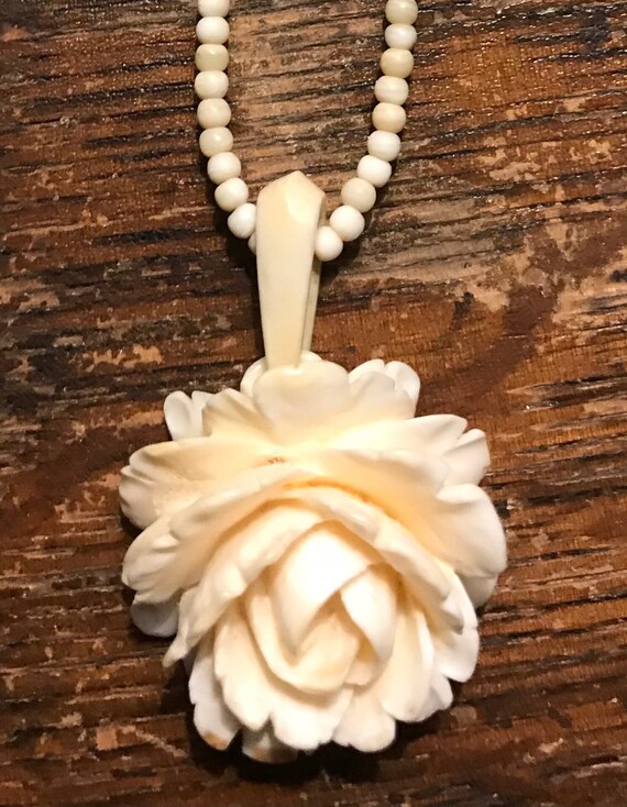 Vintage carved rose bone - Gem Vintage carved rose bone - Gem