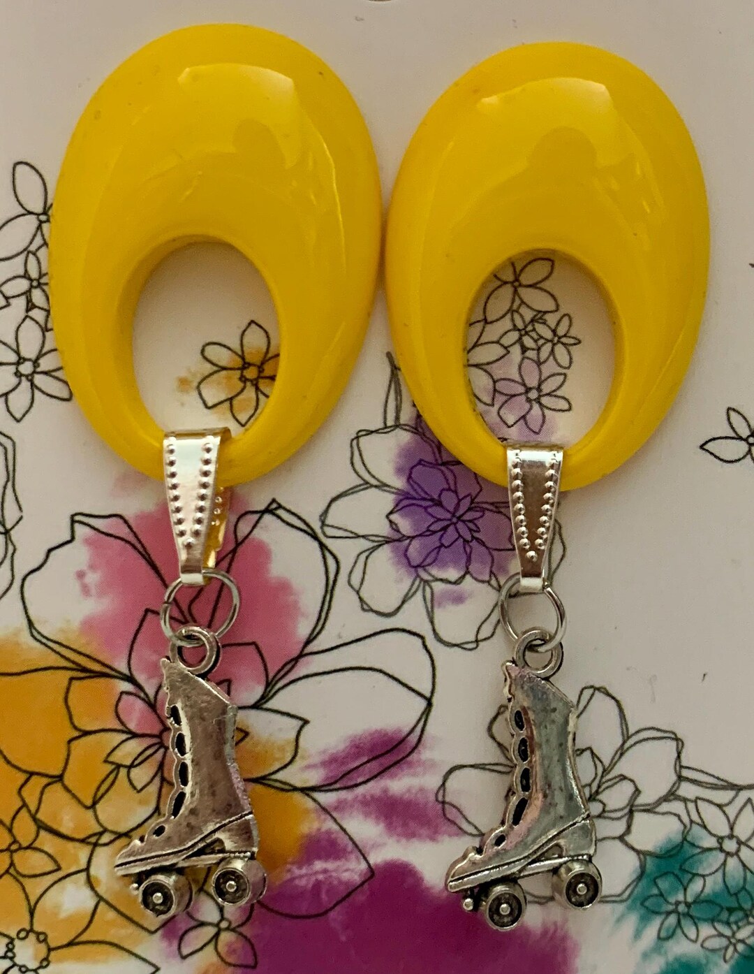 80s Retro Costume Roller Skate Post, Yellow Loops With Silver Tone ...