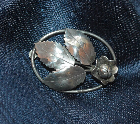 Sterling Floral Pin with Three Leaves Open Oval Frame… - Gem