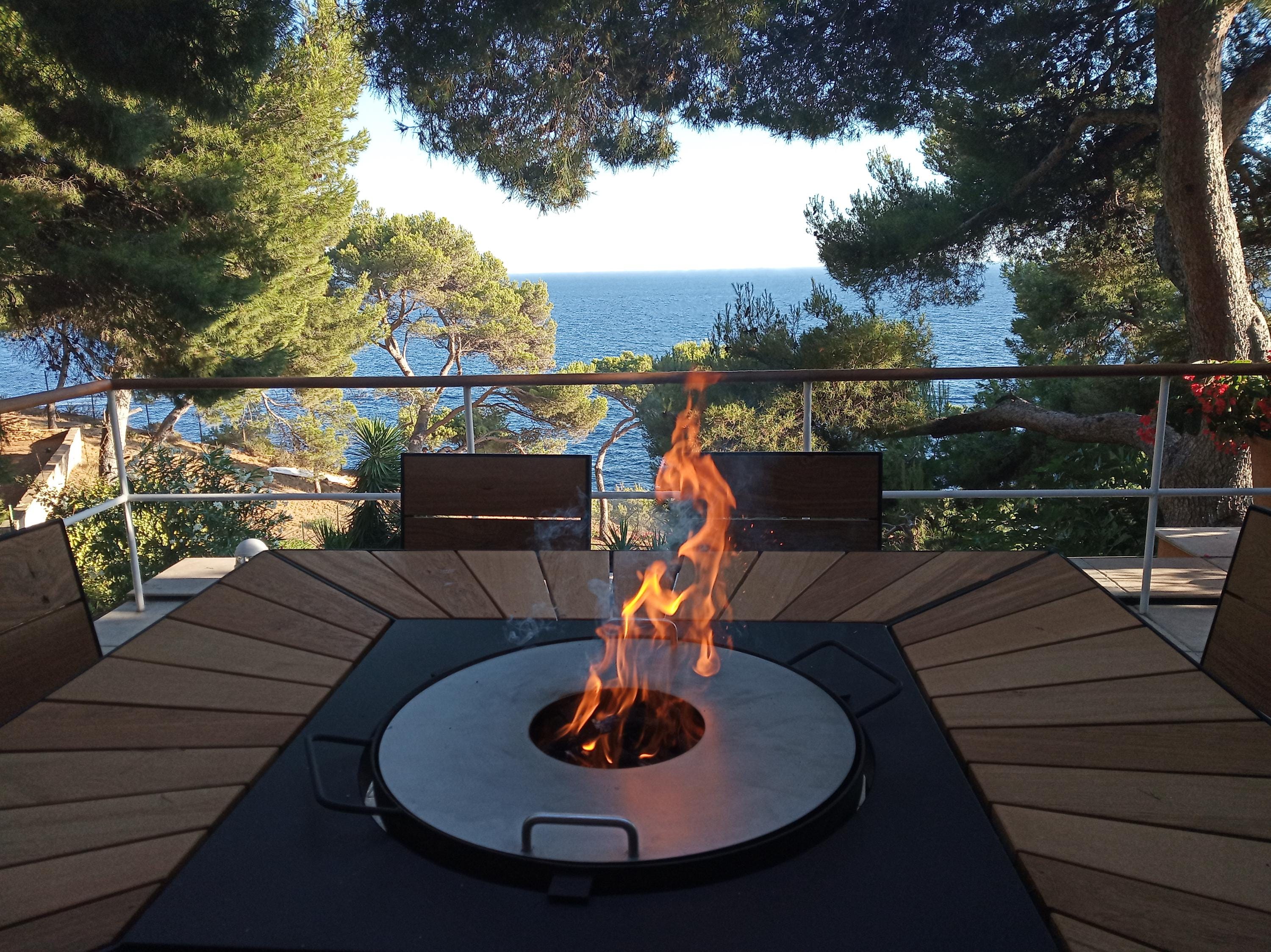 Table à feu, brasero, bbq, plancha. La table d'extérieur BOLGA est ...