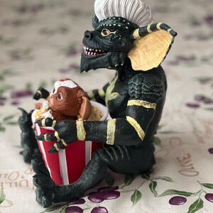 Gremlins Movie Gizmo in Popcorn Bucket | Hand-painted 3D Collectible ...
