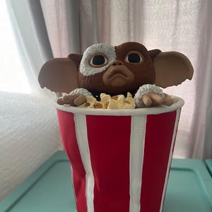 Hand-painted Gizmo Figurine in Popcorn Bucket: 80s Movie Decor - Etsy
