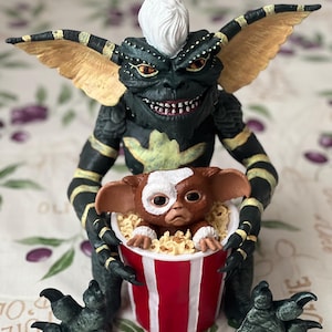Gremlins Movie Gizmo in Popcorn Bucket | Hand-painted 3D Collectible ...
