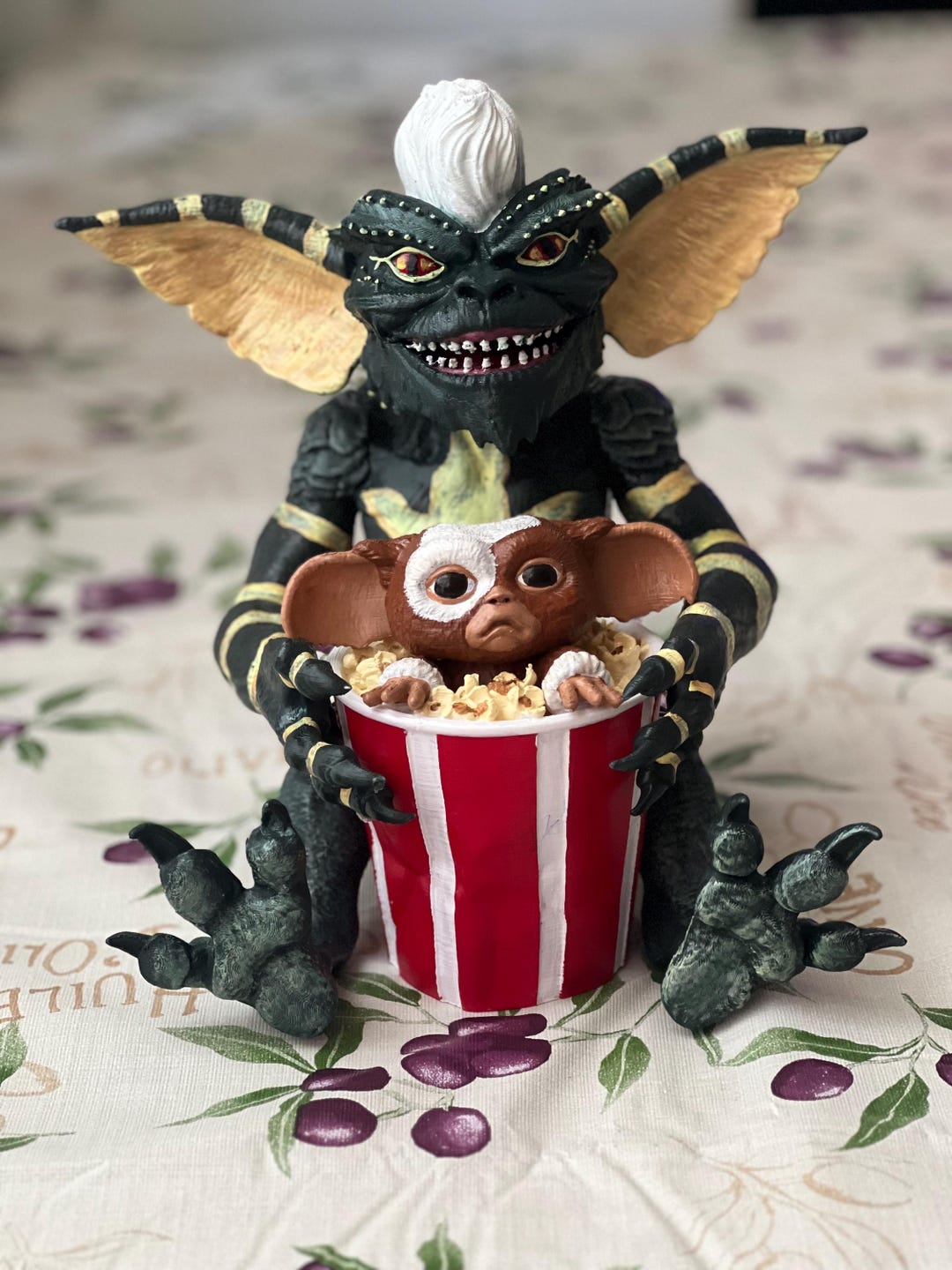 Gremlins Movie Gizmo in Popcorn Bucket | Hand-painted 3D Collectible ...