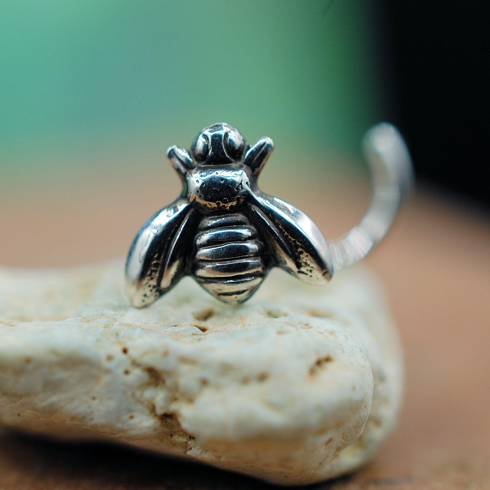 Bee nose stud store