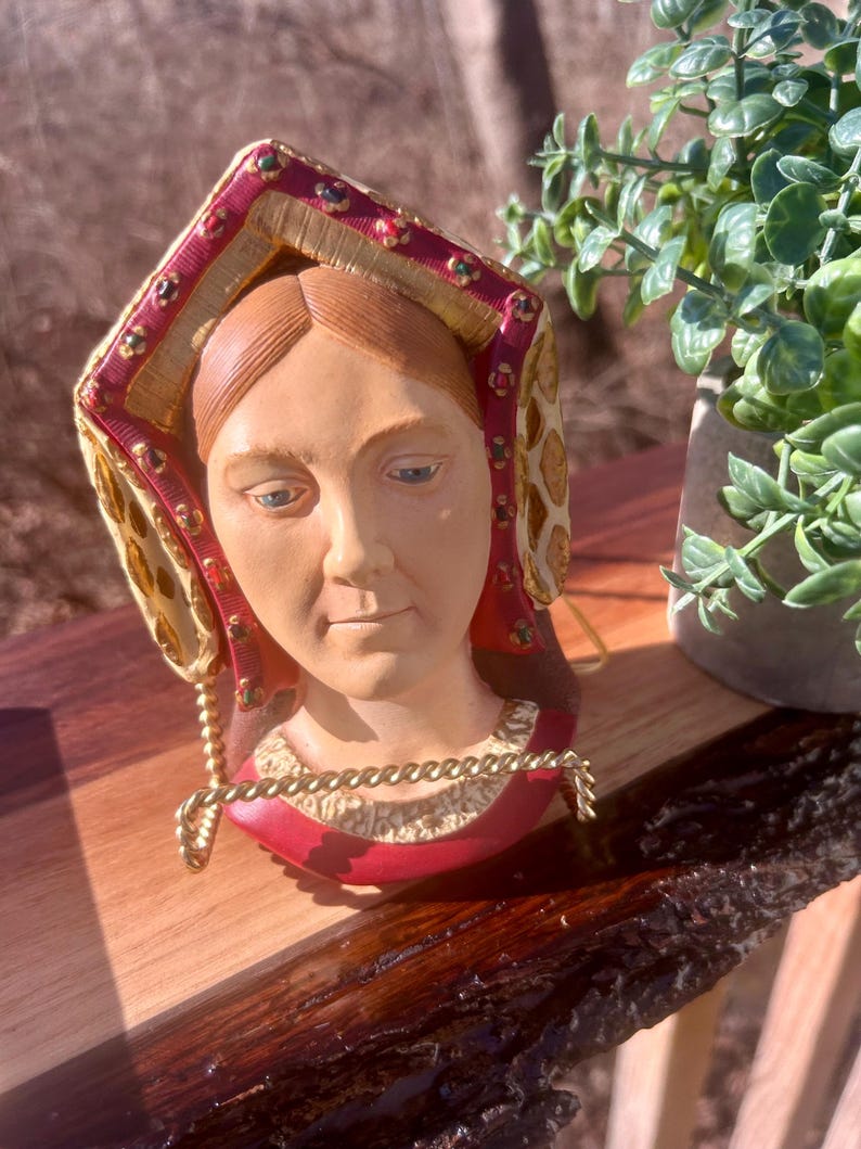 Figurine-catherine of Aragon: 1st Wife of Henry the 8th. Bossons London ...