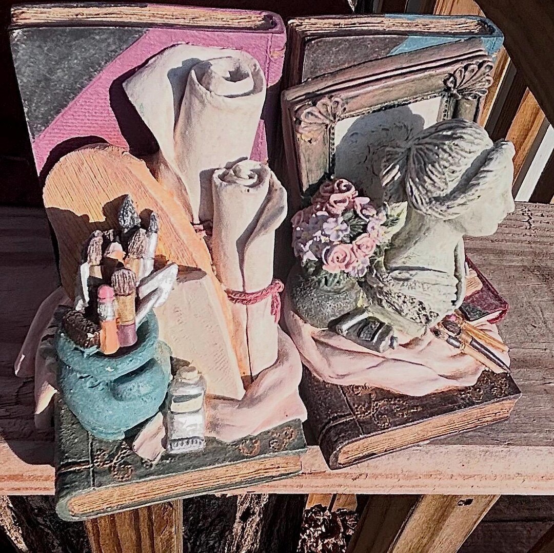 Bookends-figi Graphics. Vintage Bookends Featuring Old Style Writing ...