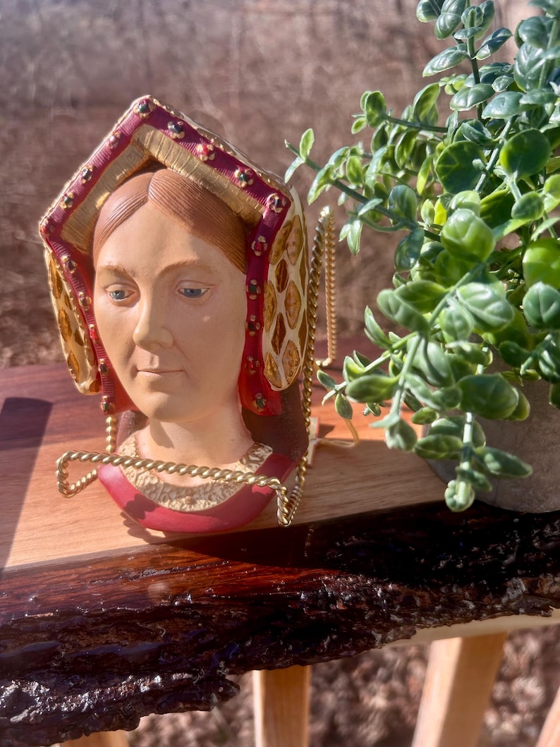 Figurine-catherine of Aragon: 1st Wife of Henry the 8th. Bossons London ...