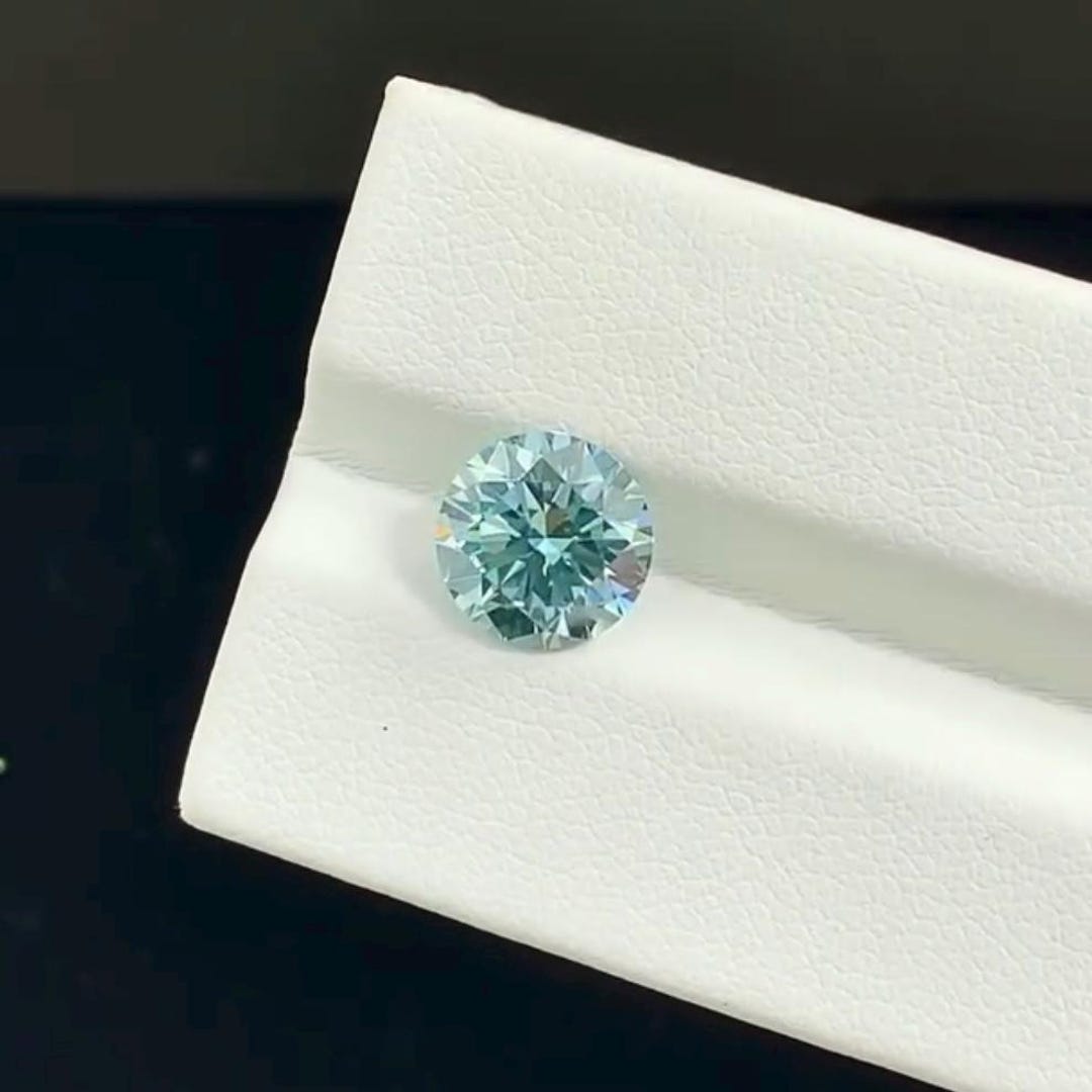 IGI Certified Fancy Intense Green Lab Grown Diamond: Round Cut CVD ...