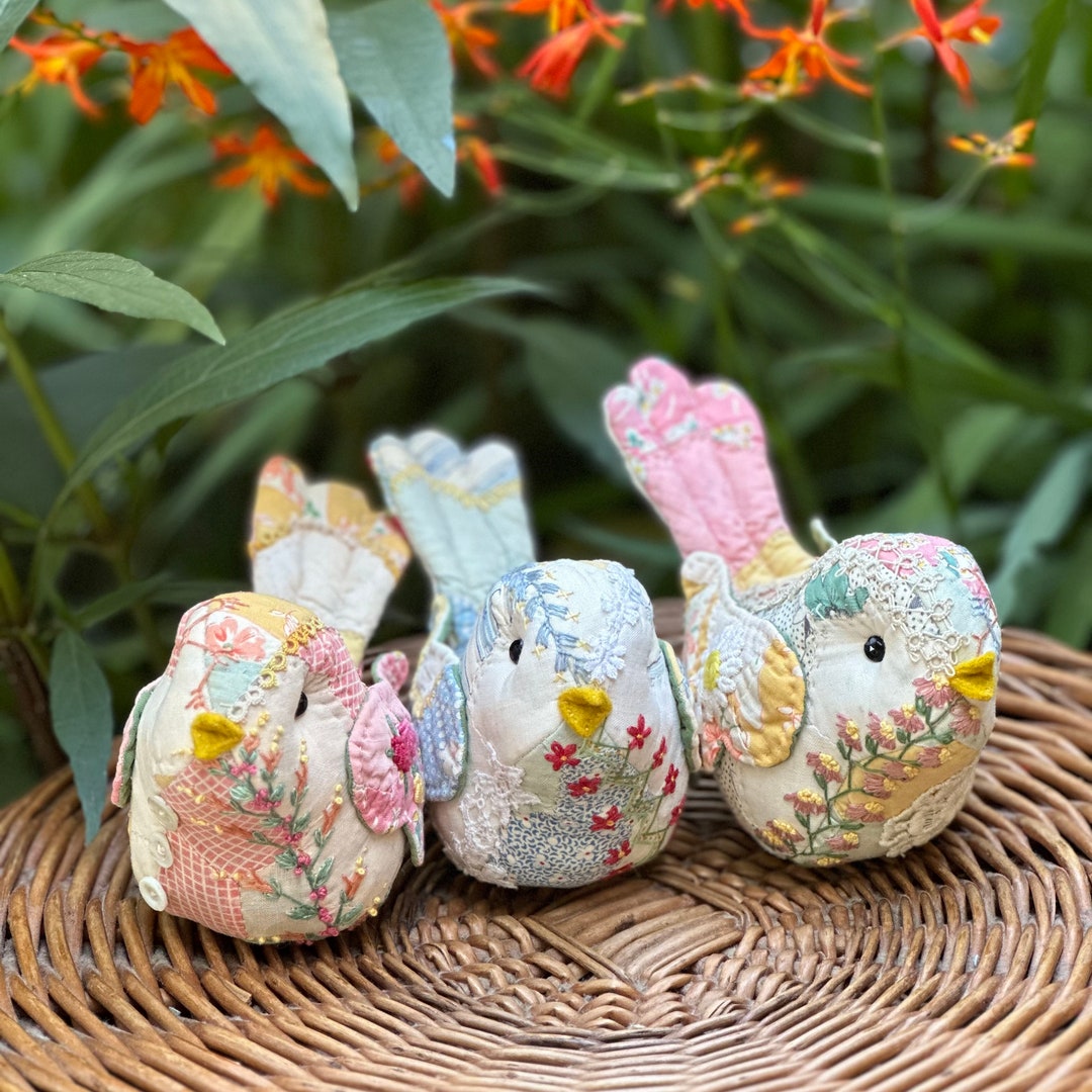 Little Birdie Shelf Tuck/ Fabric Bird spring/summer Decor Vintage Quilt ...