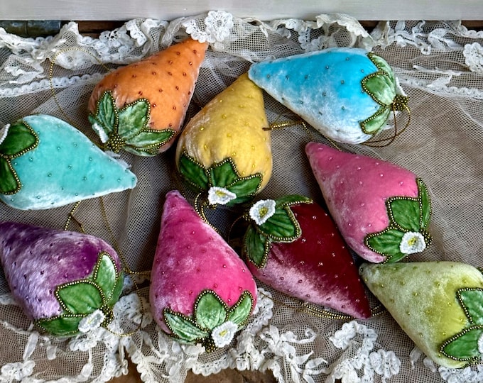 Hand Beaded Velvet Strawberry Ornaments~ Pick a Color - Etsy