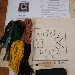 Beginner Sunflower on Mixed Greens Background Primitive Rug Hooking Kit ...