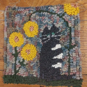 Beginner Folky Cat With Posies Primitive Rug Hooking Kit on Cotton ...