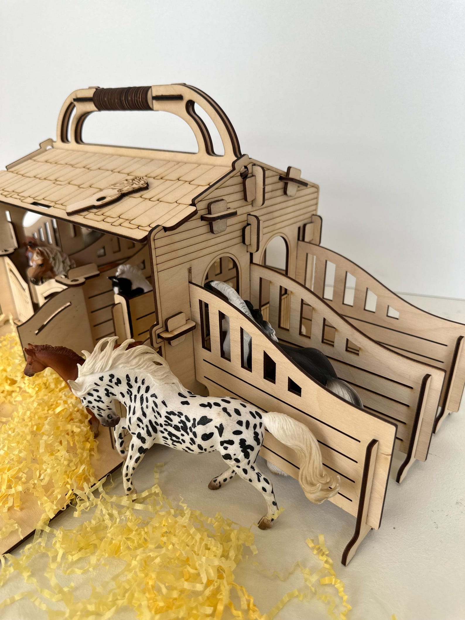 Stable - Chest of Portable Horse Stables Schleich Breyer Collecta ...