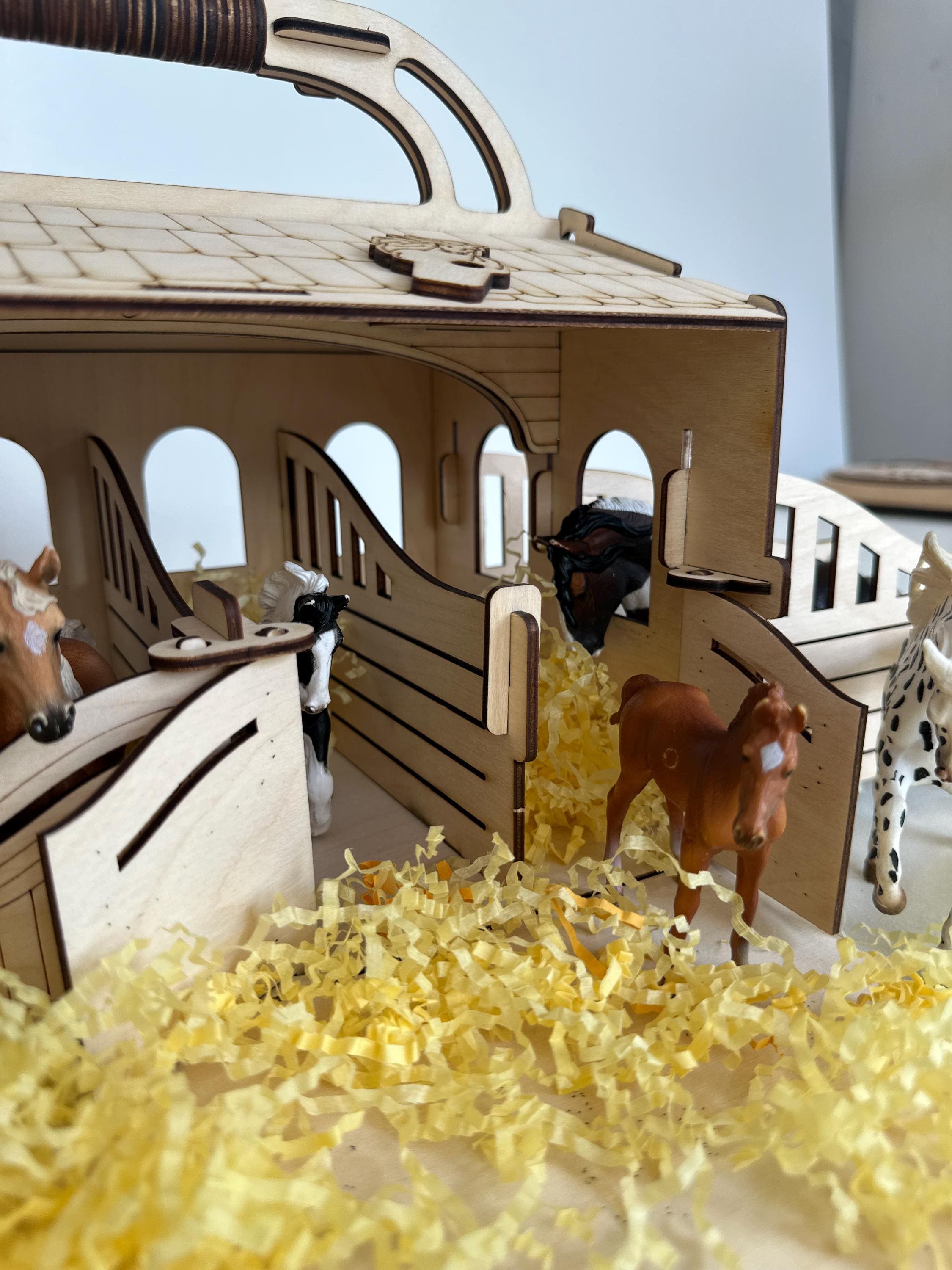Stable - Chest of Portable Horse Stables Schleich Breyer Collecta ...