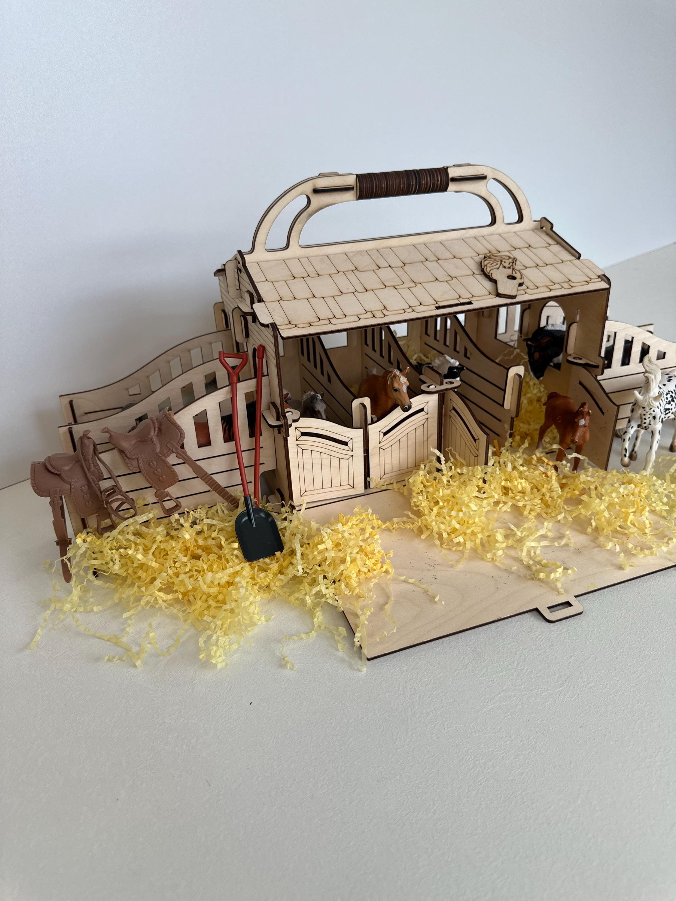 Stable - Chest of Portable Horse Stables Schleich Breyer Collecta ...