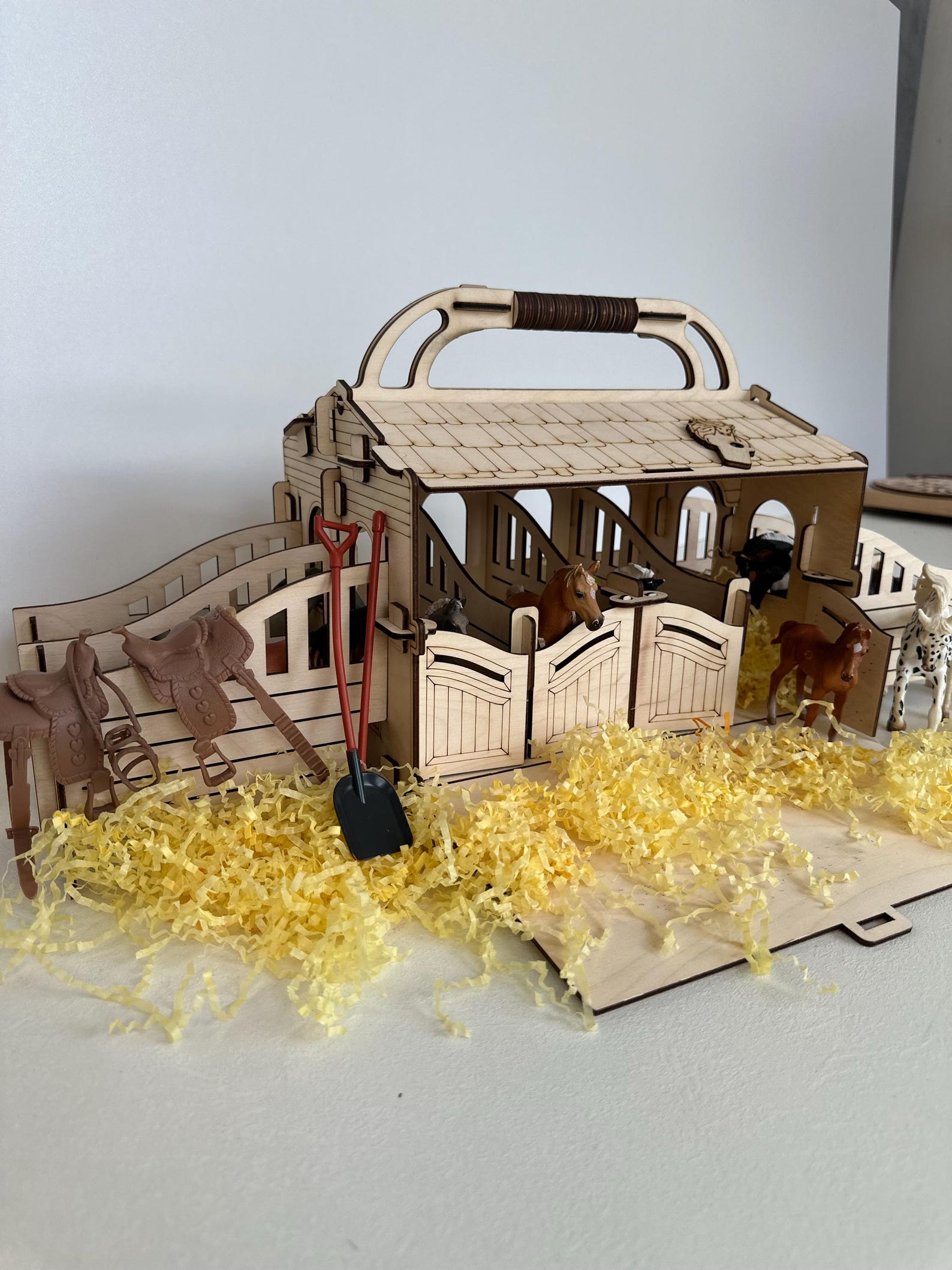 Stable - Chest of Portable Horse Stables Schleich Breyer Collecta ...