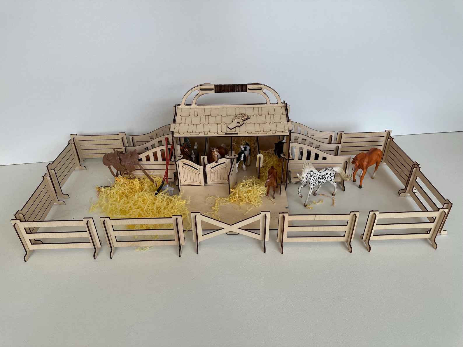 Stable - Chest of Portable Horse Stables Schleich Breyer Collecta ...