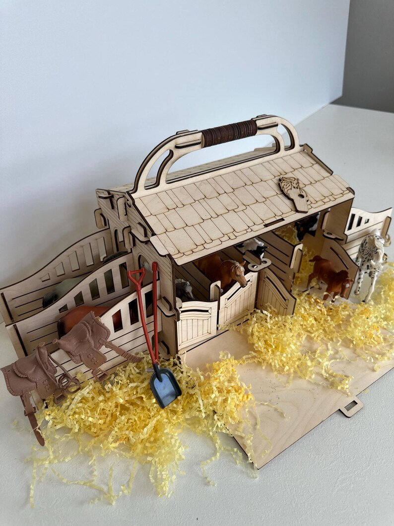 Stable - Chest of Portable Horse Stables Schleich Breyer Collecta ...