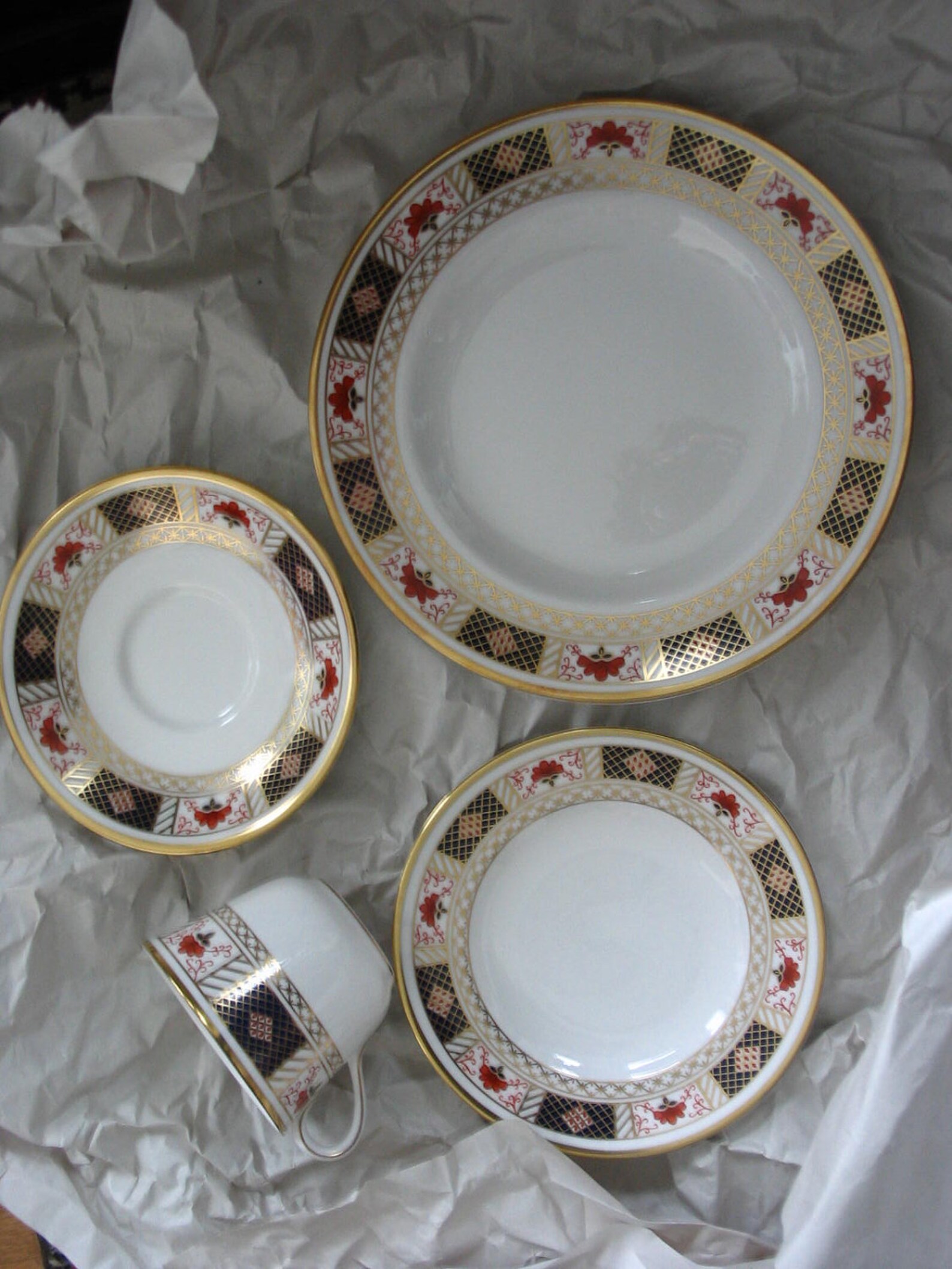 Royal Crown Derby Derby Border Five Piece Place Setting MINT CONDITION ...