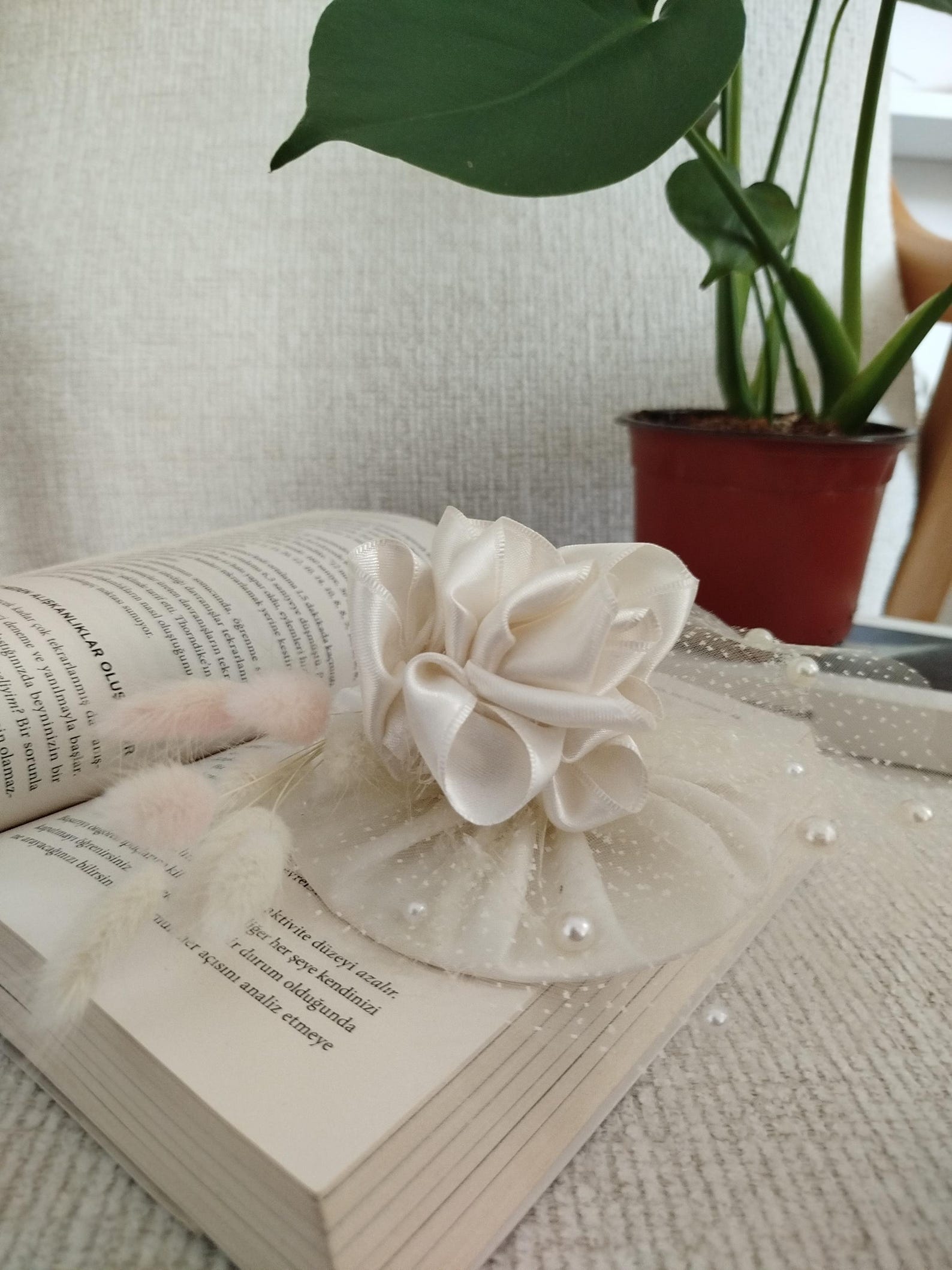 Ivory Fascinator Hat With Pearl Dotted Tulle & Ribbon Rose Vintage ...